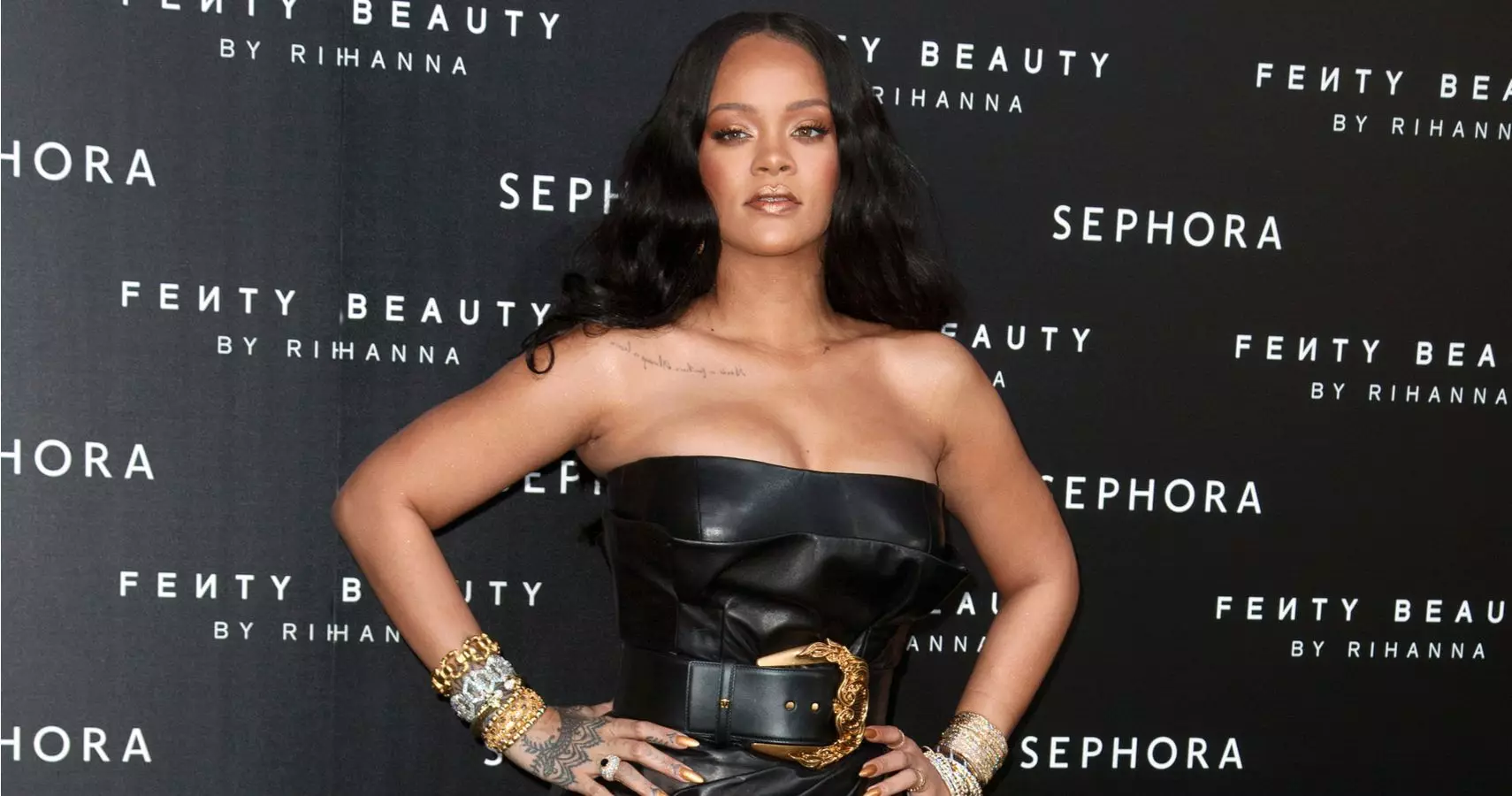 Rihanna nėščia ir jos pirmas vaikas gims iš jos 1,7 milijardo dolerių vertės turto 10219_0