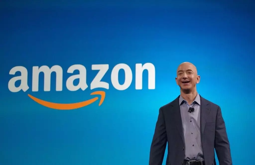 Jeff Bezos tụfuru ijeri $ 6 n'otu abalị, ọ nweghịkwa ọgaranya ọzọ dị ndụ 10396_3