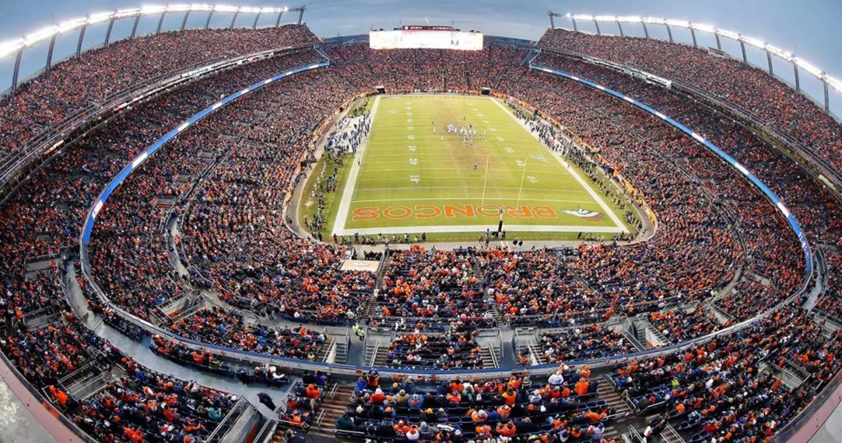 Denverio „Broncos“ leis 5 700 gerbėjų 3 savaitės namų rungtynėms su Tampa Bay „Buccaneers“ 10749_0