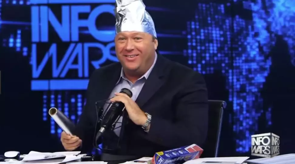 15 Bagay Alex Jones panse Gouvènman an ap fè 1236_9