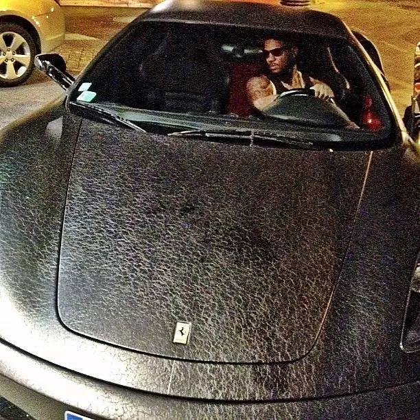 Rapperul The Game cumpără un Ferrari învelit în piele în valoare de 200.000 de dolari 13345_4