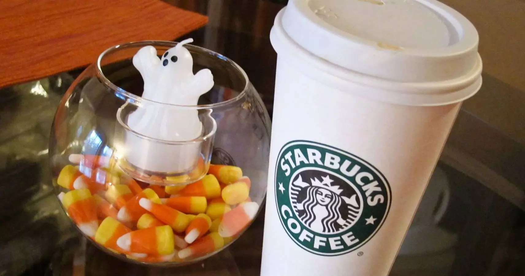 La Pumpkin Spice Latte Revenas Al Starbucks Ĝuste En Tempo Por Aŭtuno 13450_0