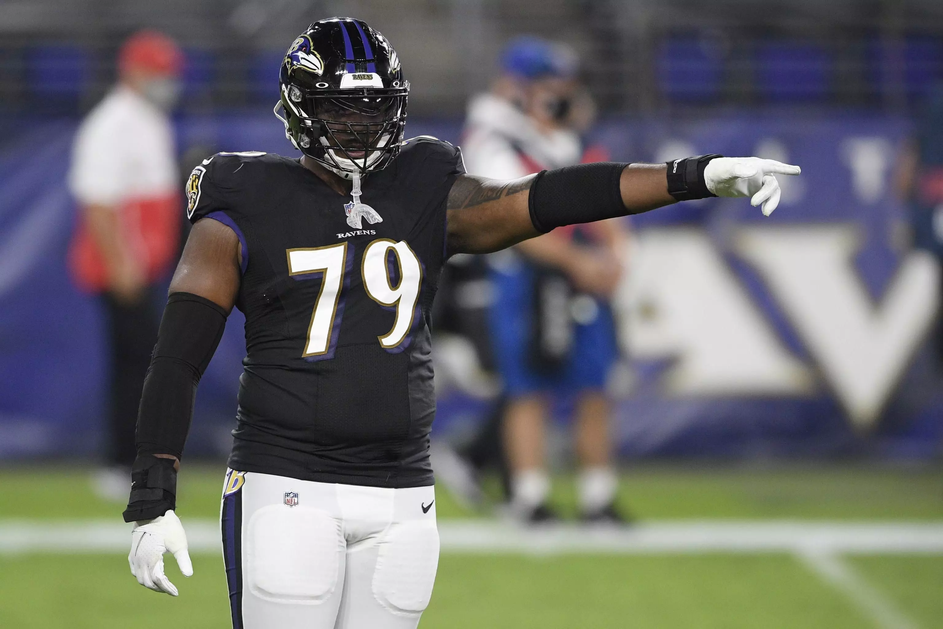 Os Baltimore Ravens asinan a Ronnie Stanley para unha prórroga de cinco anos por un valor de 98,75 millóns de dólares 16660_2