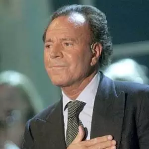 Julio Iglesias grynoji vertė