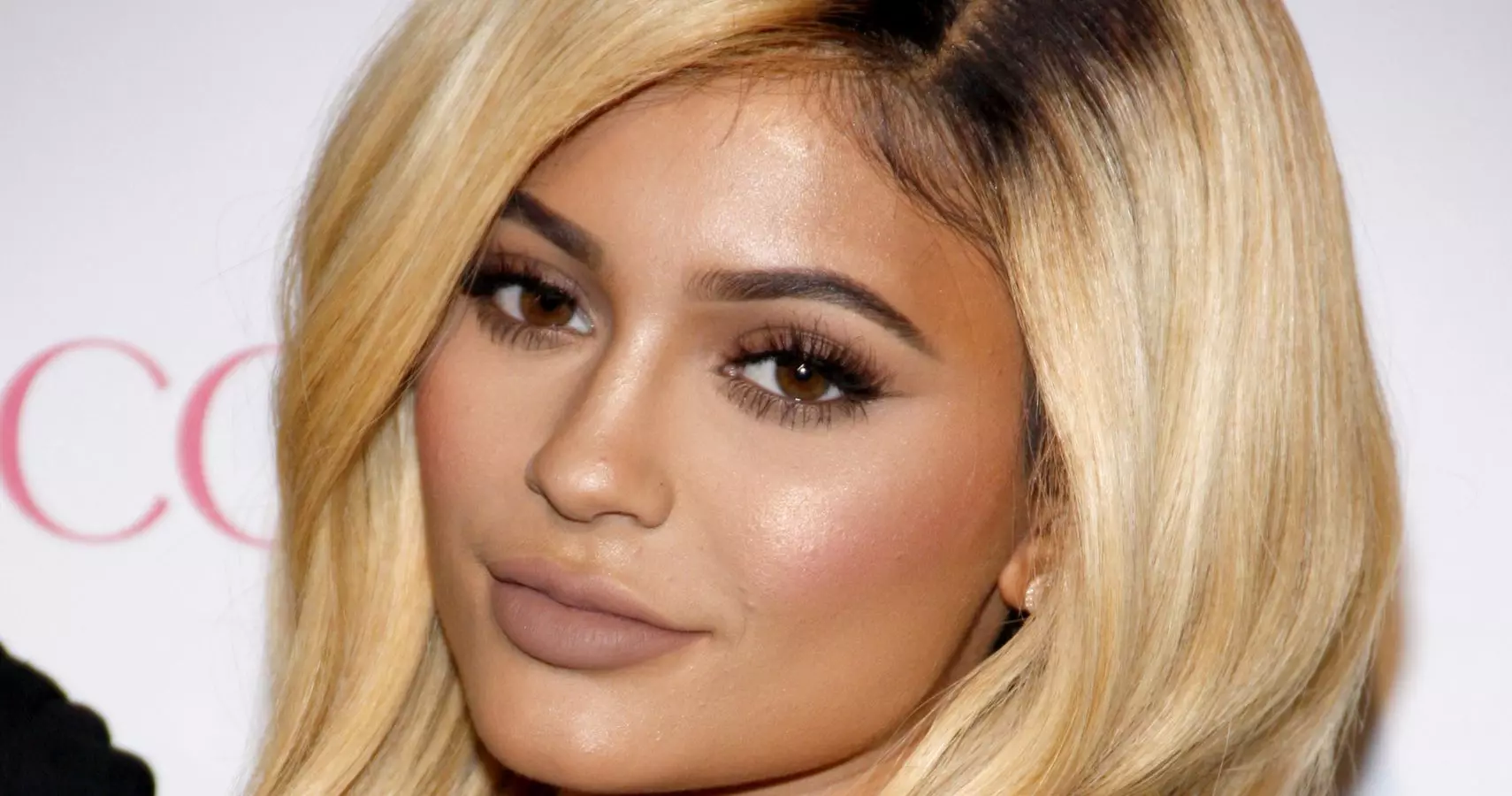 I totonu 'Sky Ky': Kylie Jenner's $72 Miliona All-Pink Private Jet