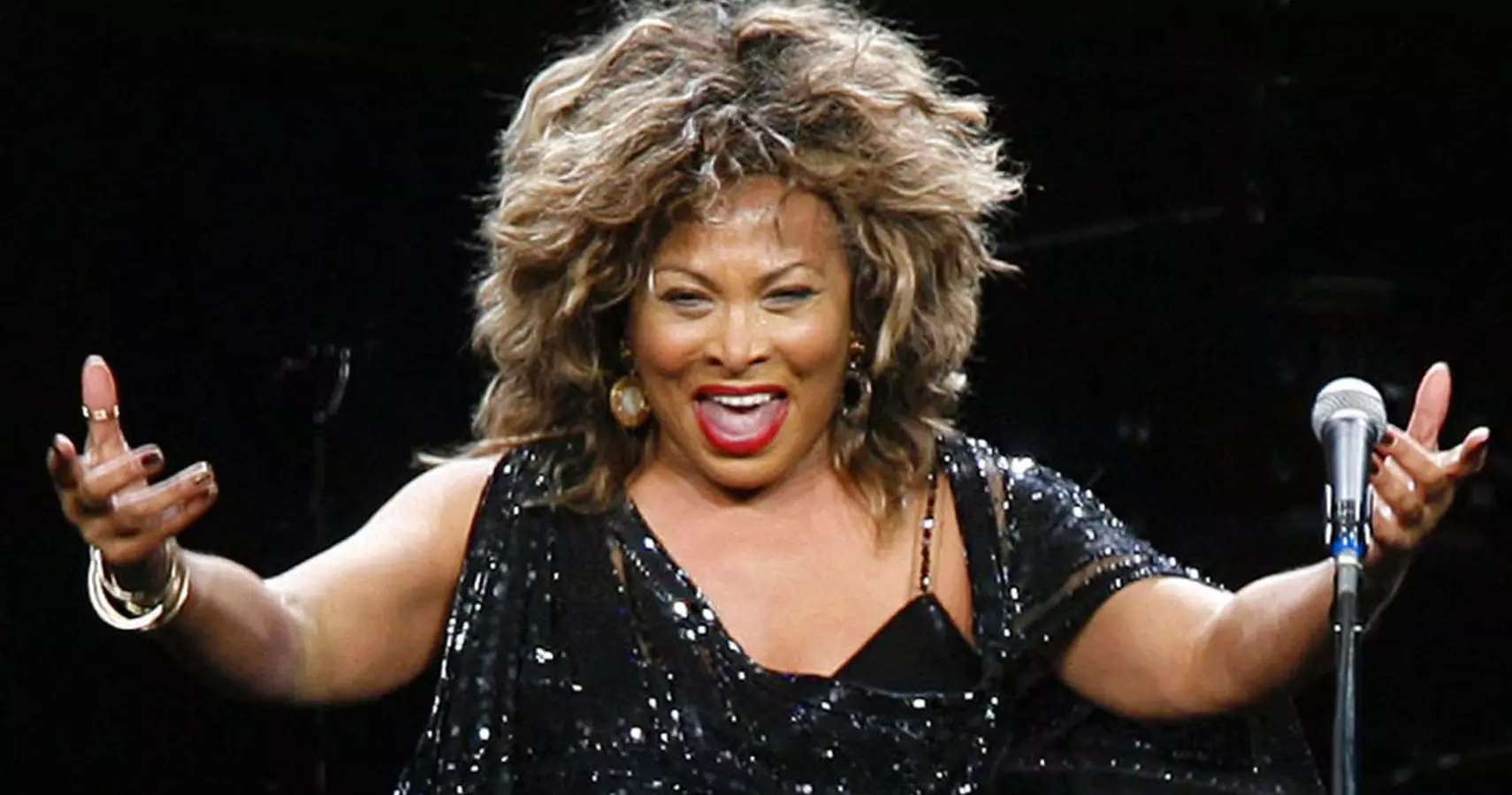 Mira a Tina Turner camiñar pola alfombra vermella por primeira vez en 5 anos 19633_0