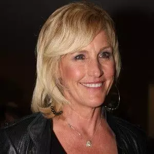 Erin Brockovich saor in aisce,