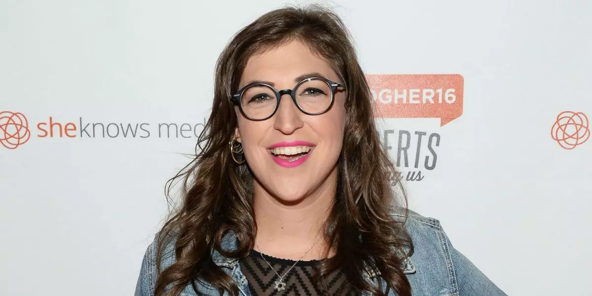 25 façons intéressantes dont Mayim Bialik gère la maternité 20785_2