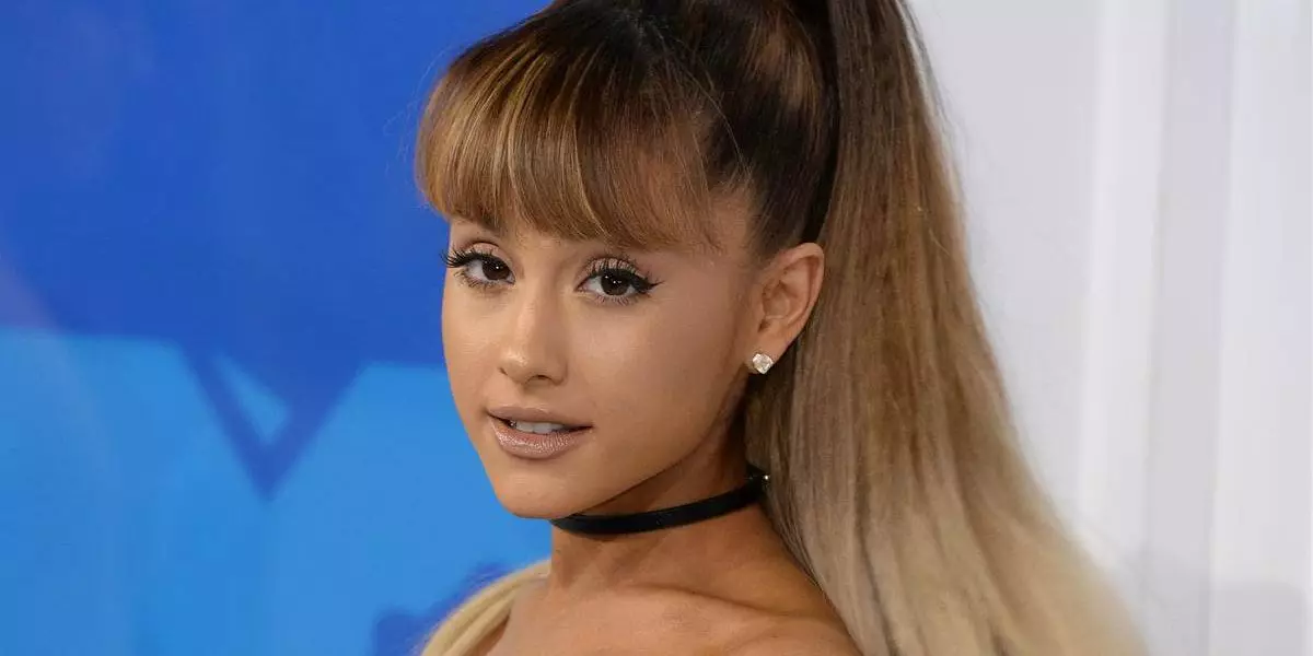 Ibintu 20 kuri Ariana Grande Abafana Bagomba Kumenya muri 2018 22789_2