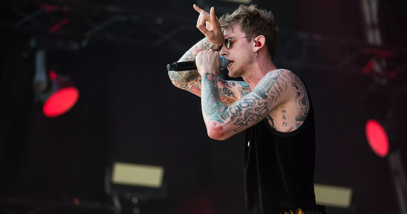 Machine Gun Kelly debutta con la sua linea di smalti per unghie 