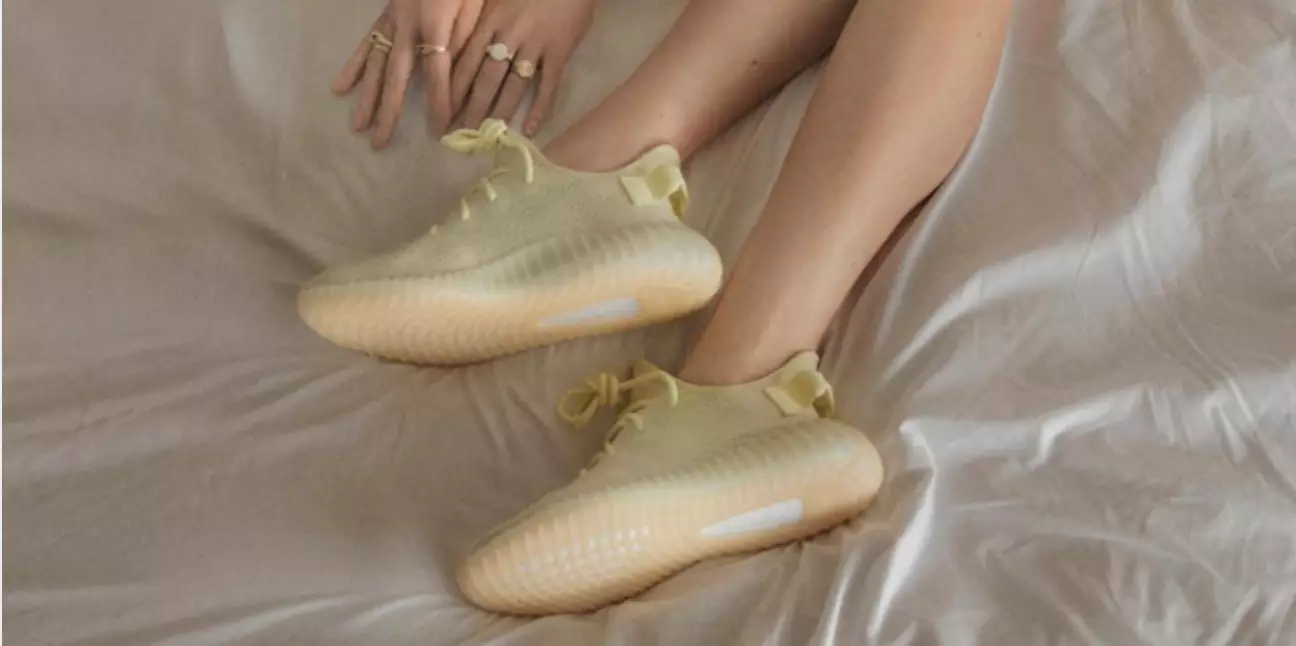 25 Sneakers Kim Kardashian Mibanda dina pacilingan dirina manehna teu bisa hirup tanpa 24820_2