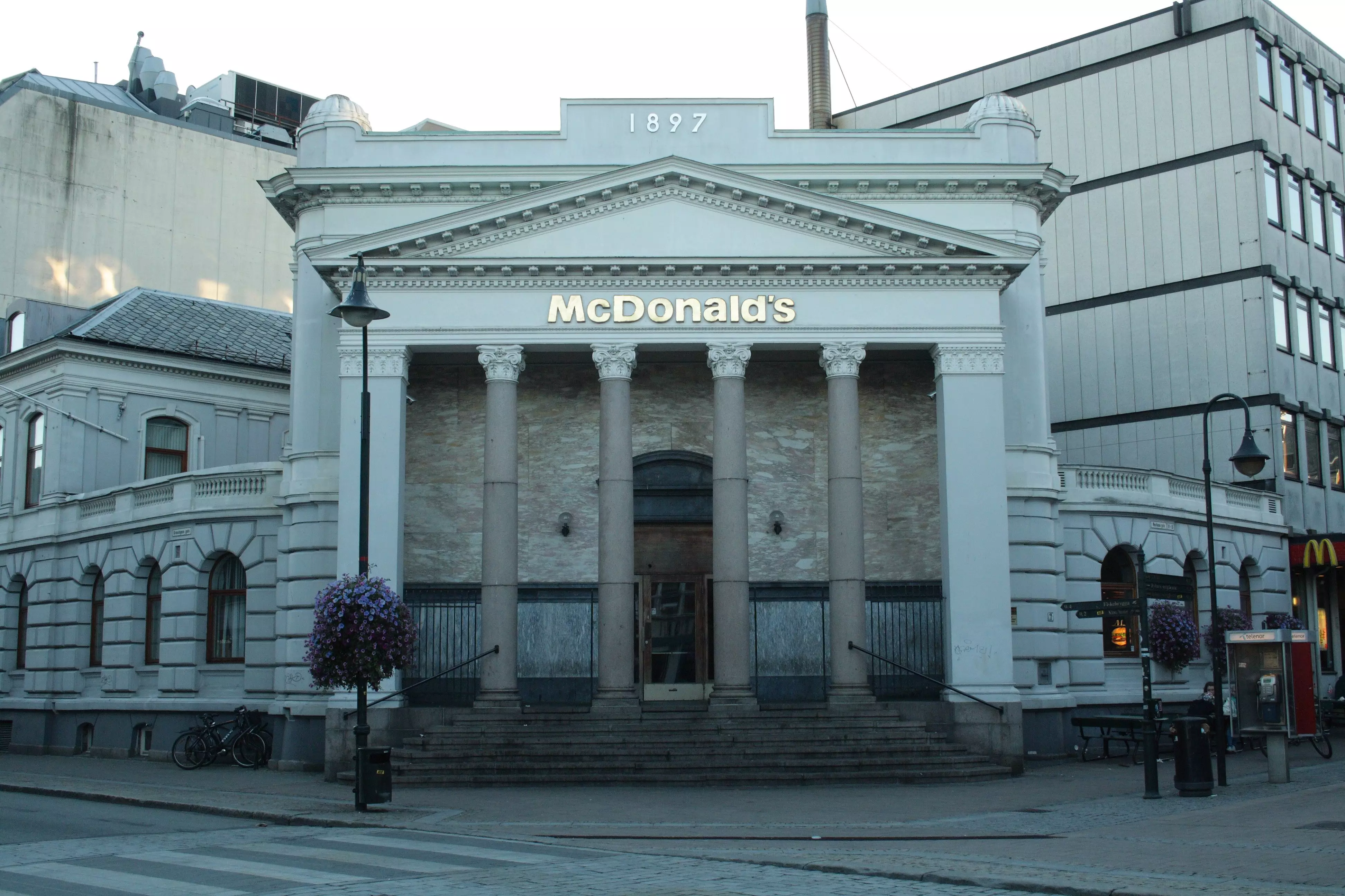 15ka ugu qosolka badan Posh McDonald's ee Meeraha 24930_16