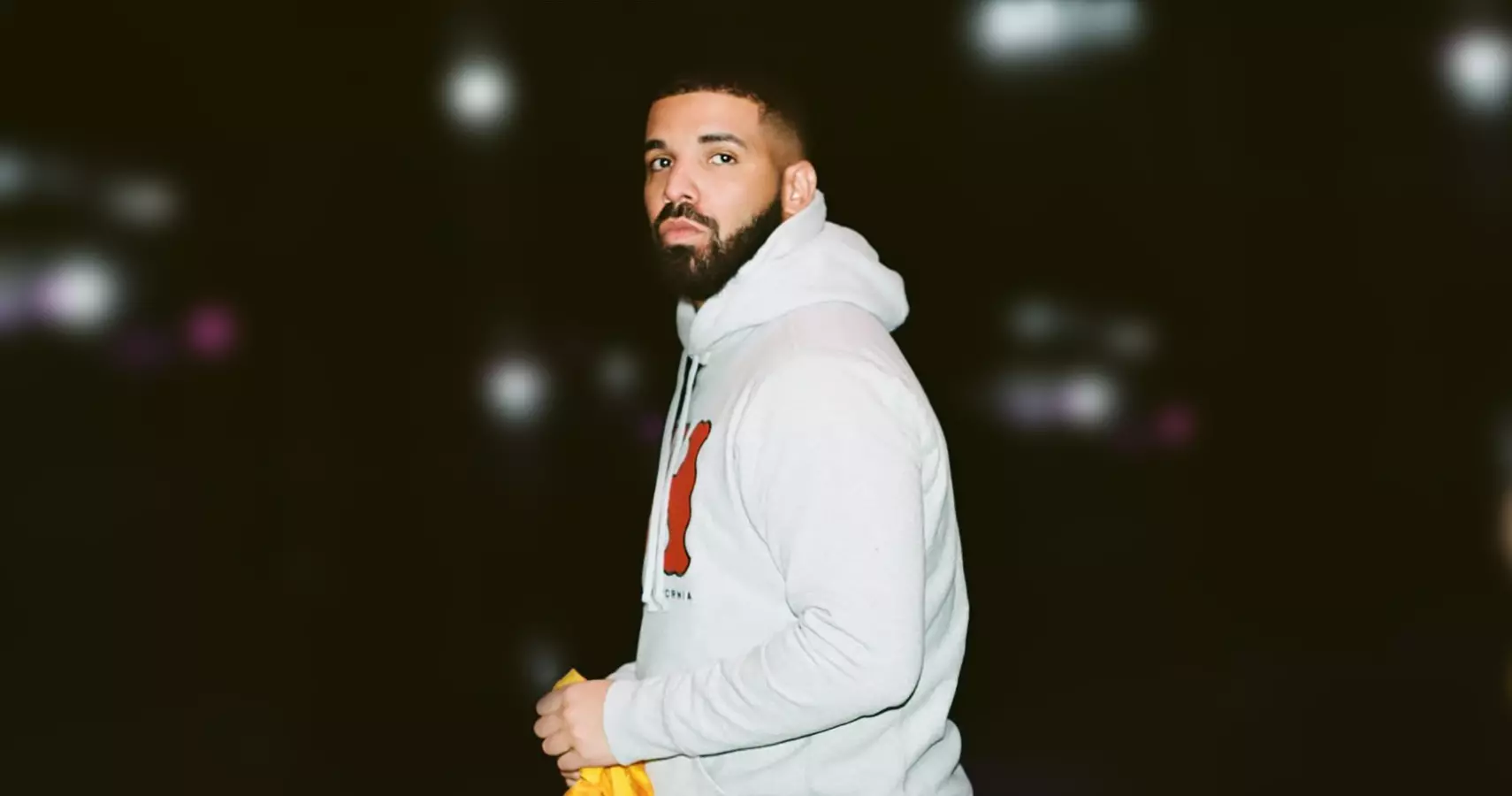 Ο Drake κερδίζει σχεδόν 300.000 $ με μεγάλα στοιχήματα Super Bowl