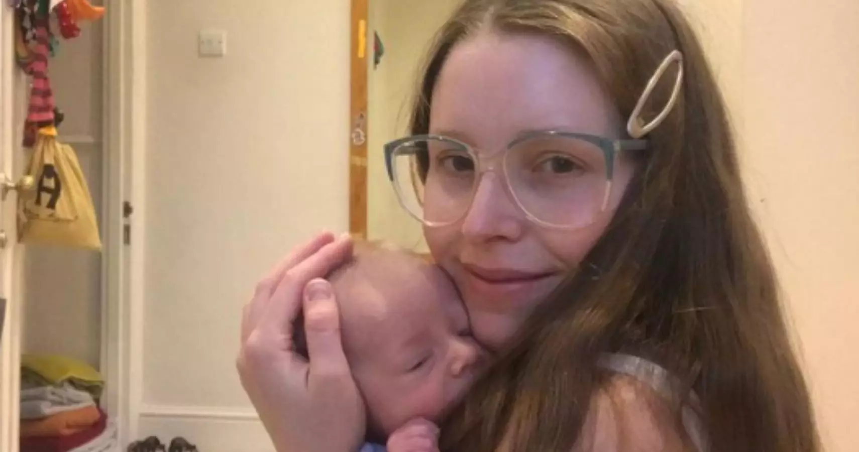 Harry Potter-actrice Jessie Cave onthult dat pasgeboren baby in het ziekenhuis is opgenomen met Covid-19