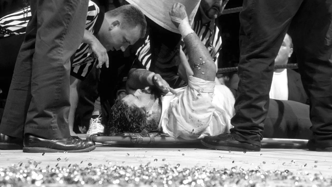 10名令人震驚的摔跤手在受傷時完成了比賽 27197_0