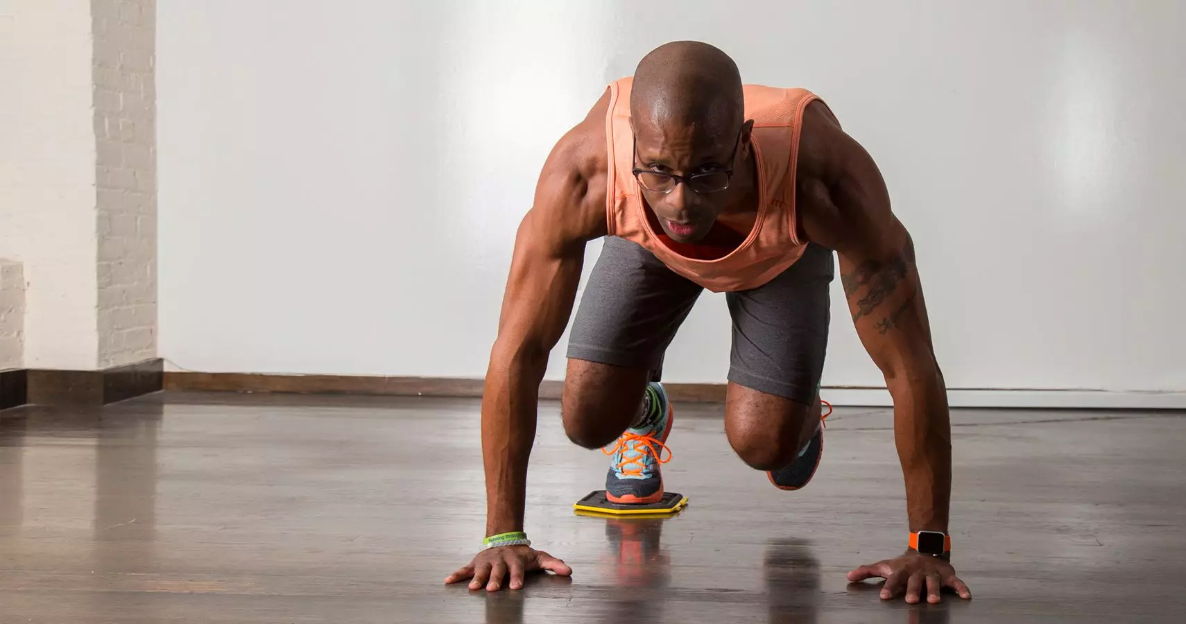 Fitness Expert projektuje 10-minutowy trening całego ciała
