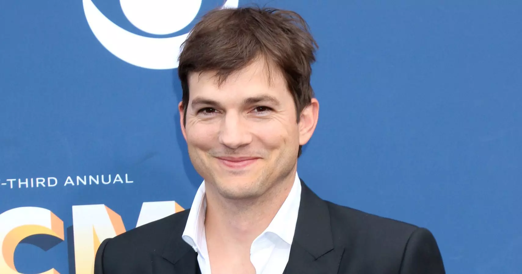 8 Fason Ashton Kutcher touche ak depanse valè nèt li ki gen plizyè milyon dola