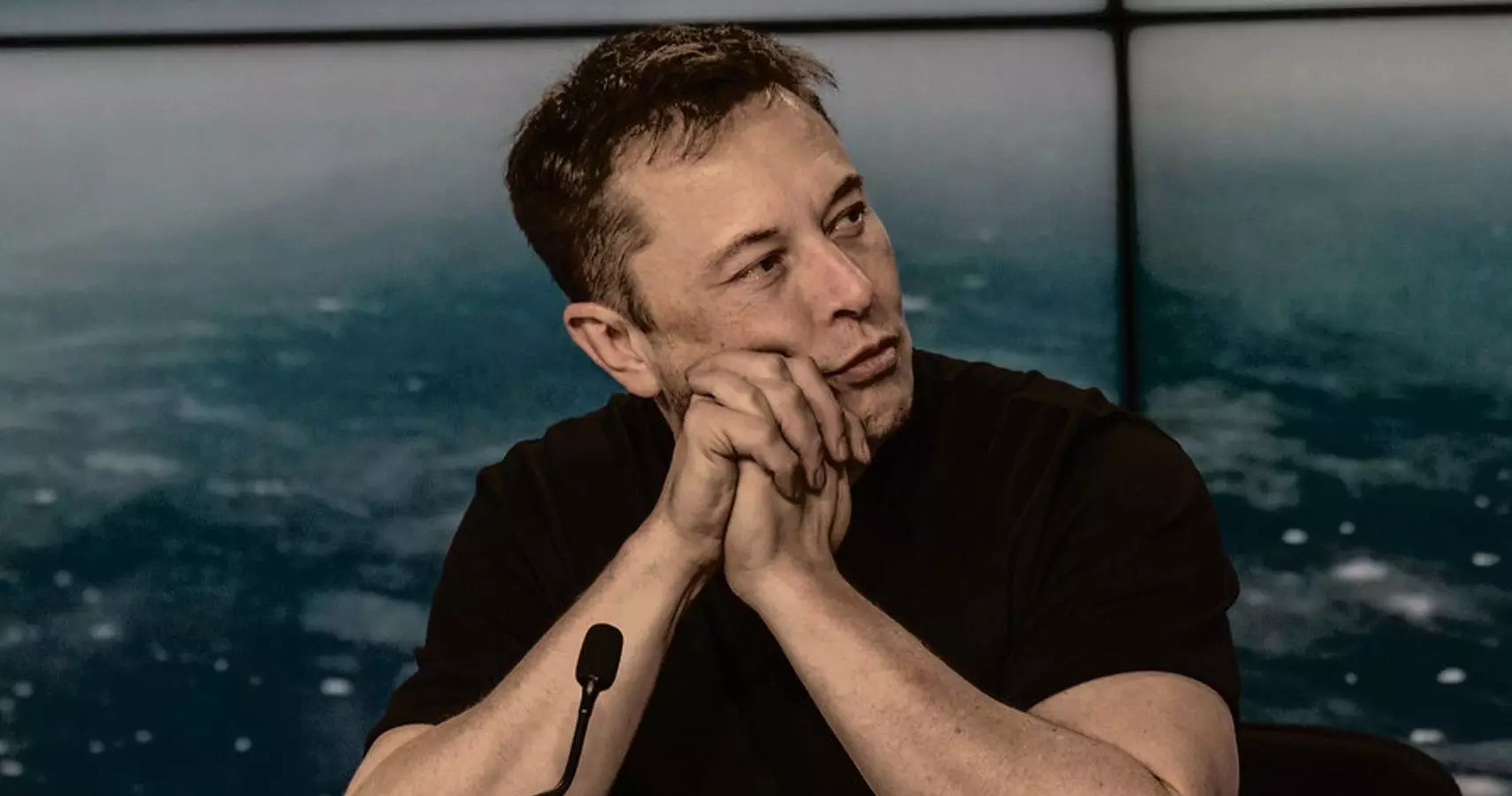 De Milliardär Elon Musk seet, datt hien de Couch Surft, huet keen Heem 283_0