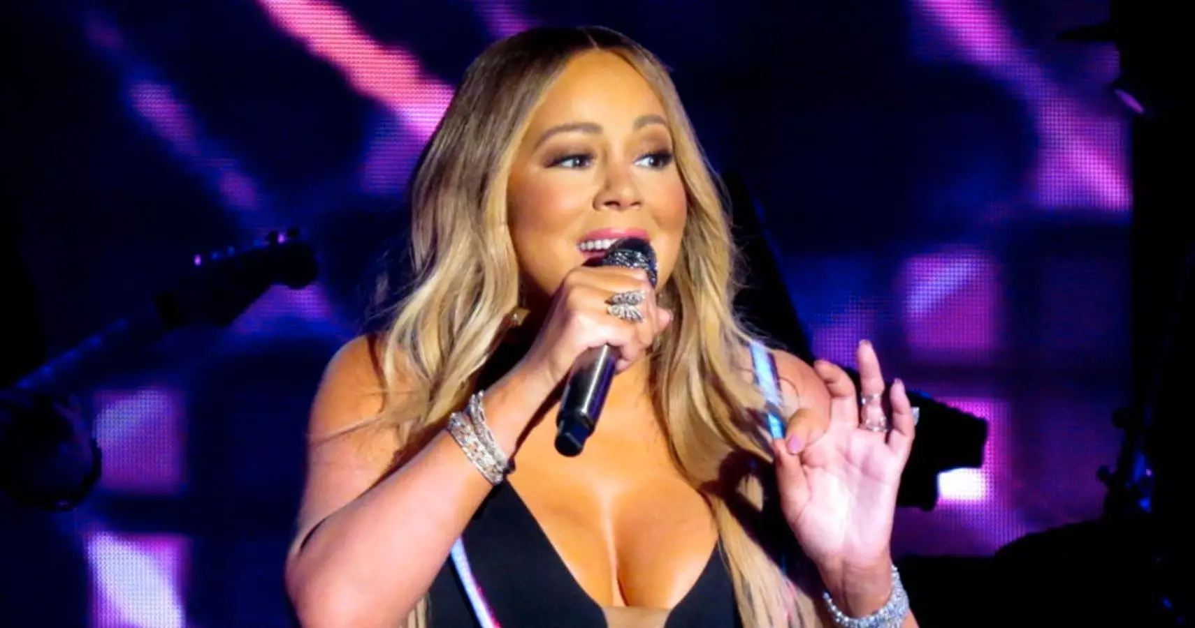 Tout sa mwen vle pou Nwèl yo se milyon: Mariah Carey fè milyon dola Nwèl sa a soti nan kouran mizik jou ferye