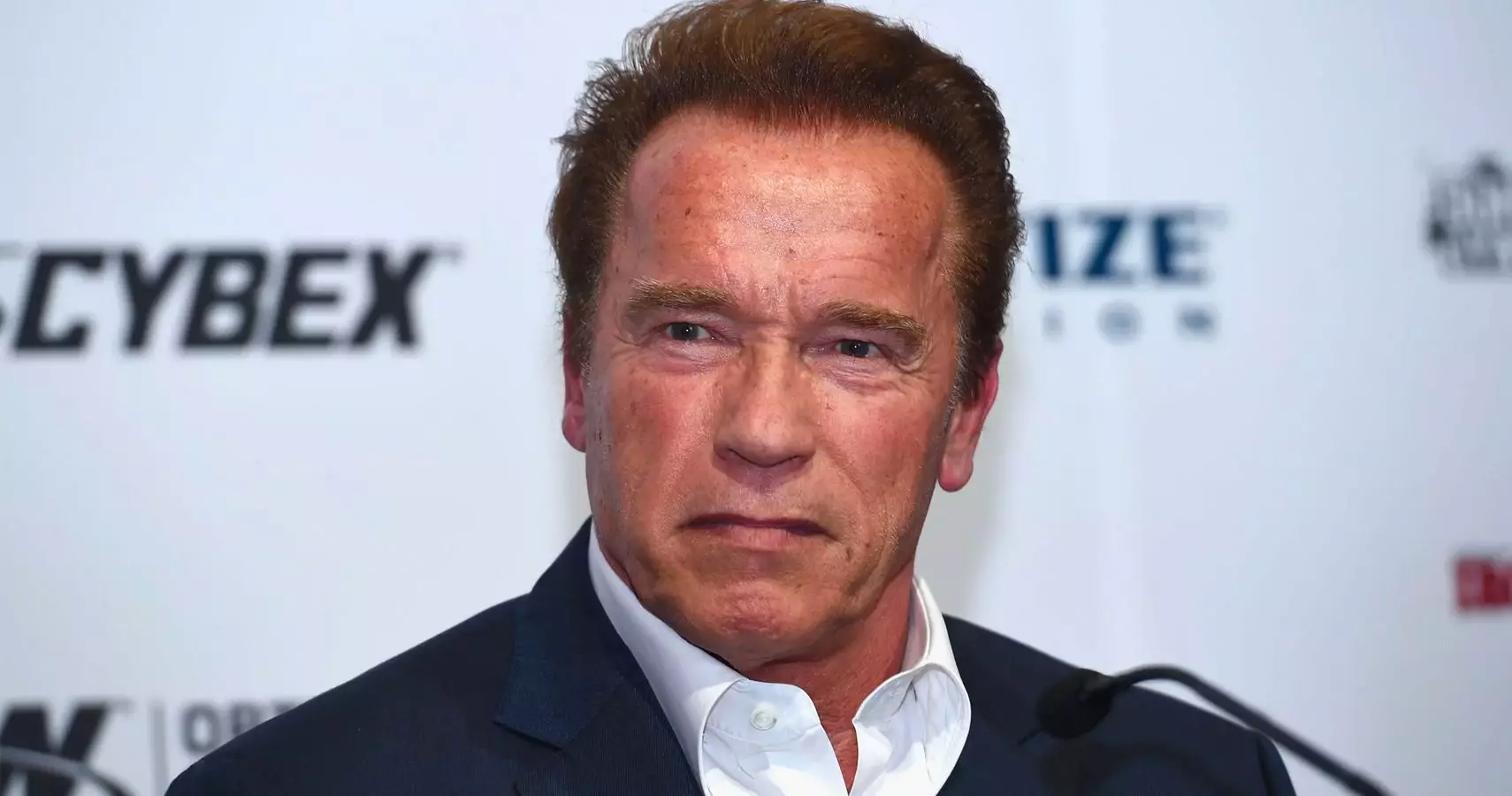 Arnold Schwarzenegger faoi Nós Imeachta Croí Éigeandála 28464_0