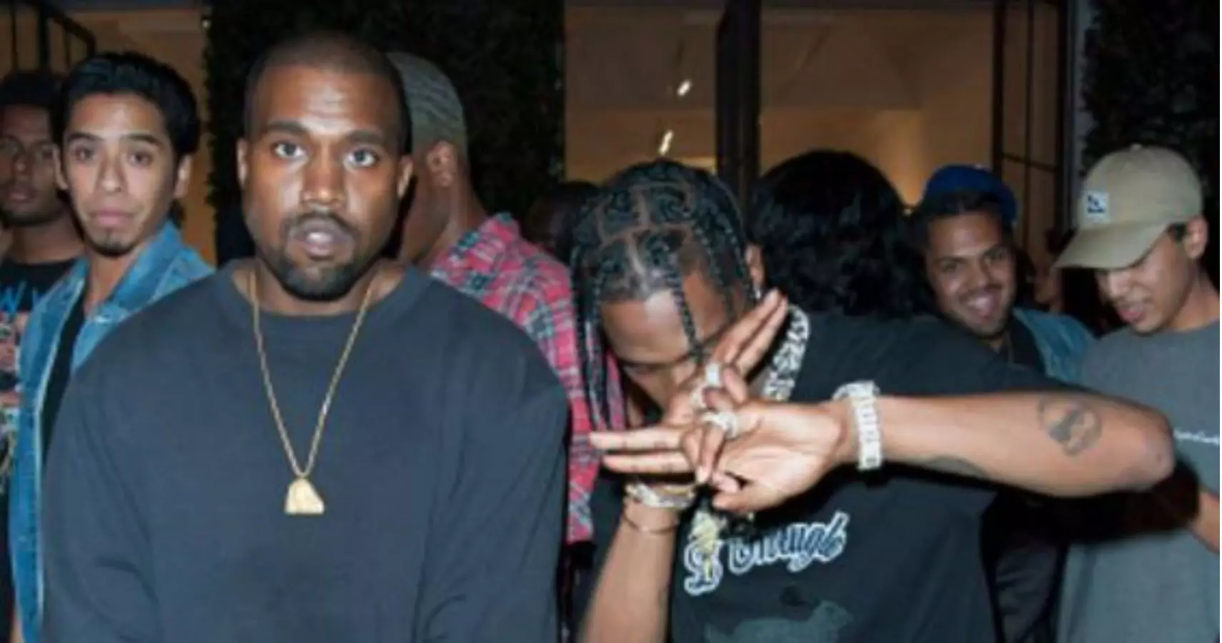 Kanye West némpél dina Kecanduan Dina Travis Scott Track