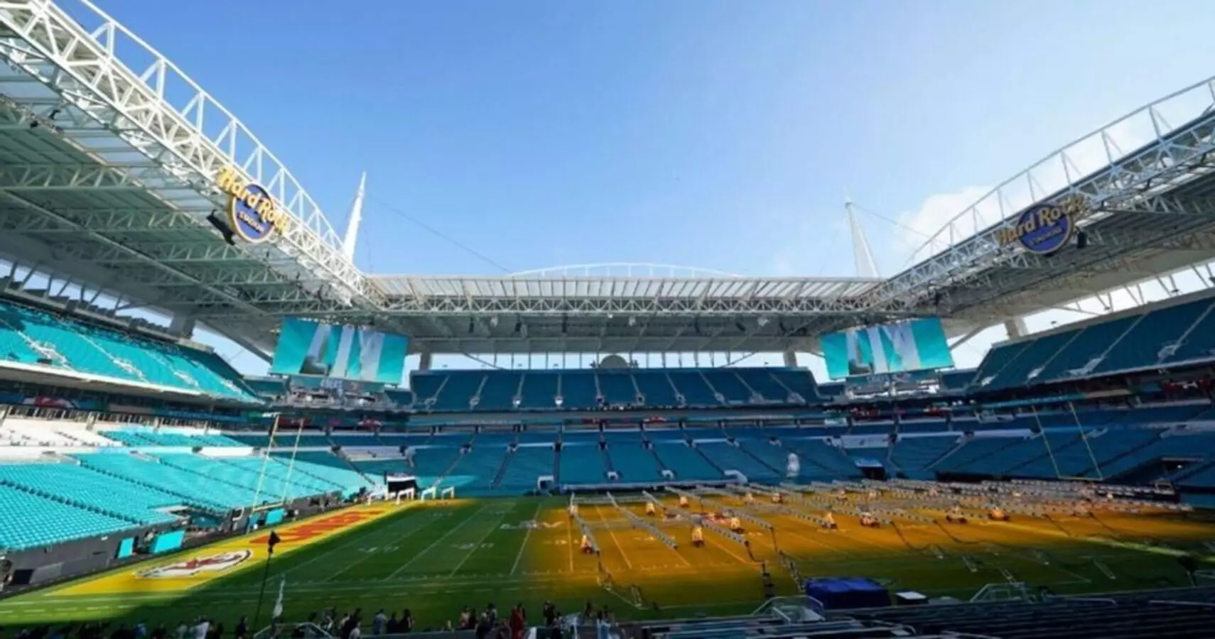 Miami Dolphins-ek Hard Rock Stadiumean 65.000 edukiera osoa izateko onespena jaso dute 29578_0