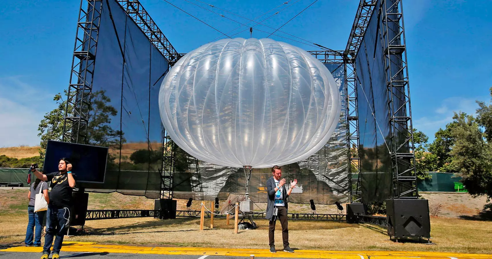 „Google“ naudoja balionus, kad perkeltų internetą į atokius regionus 30254_0
