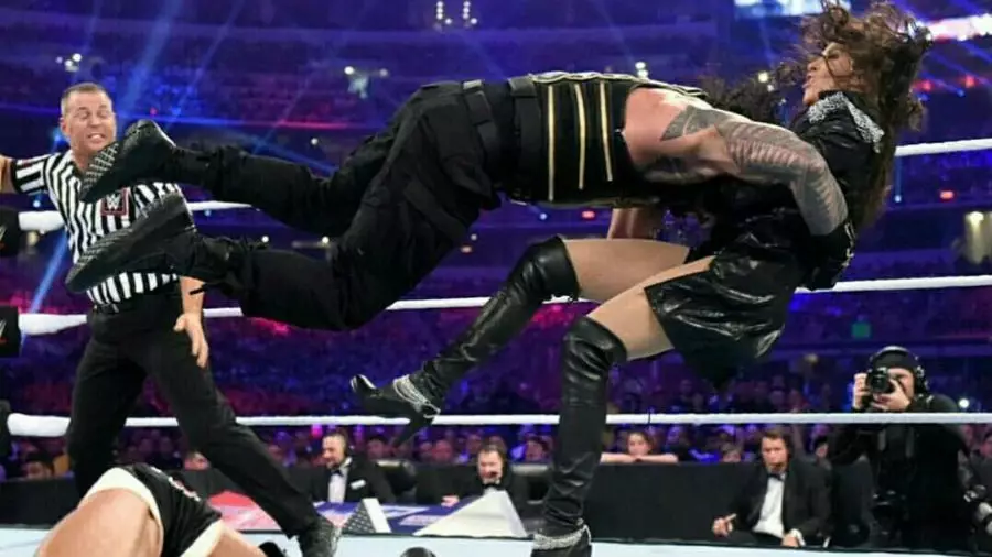 WWE'nin Roman Reigns'i Sevdirmek İçin Yaptığı 15 Çaresiz Hareket (Ama İşe Yaramadı) 30379_17