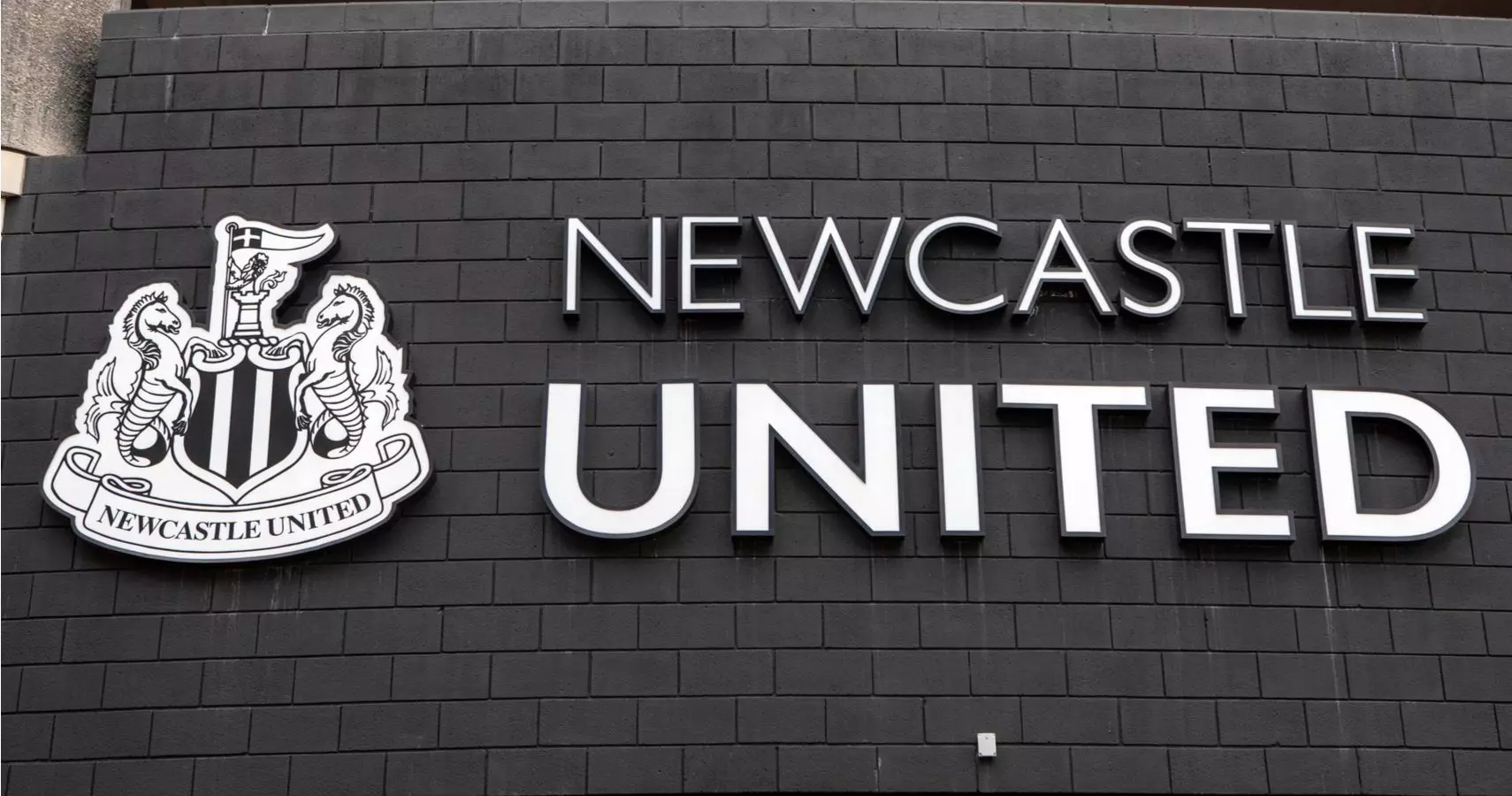 Roj-Powered ncaws pob: Saudi Wealth Fund Yuav England's Newcastle United Sport Club