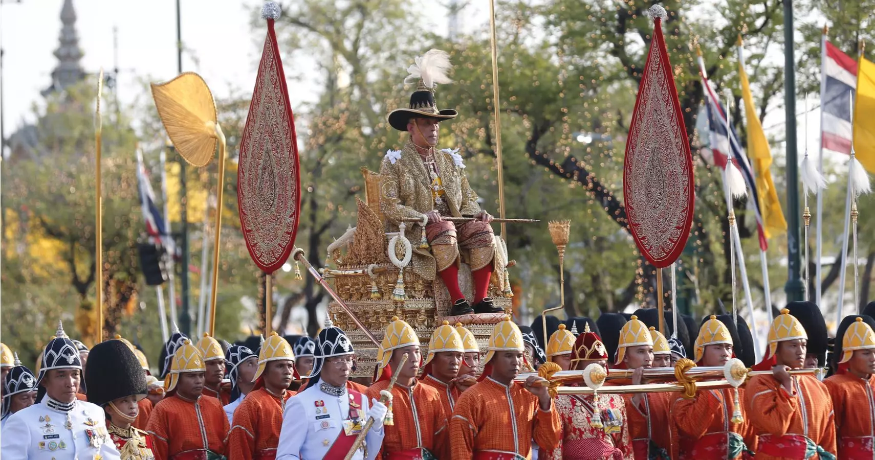 थाईलैंड के राजा महा वजीरालोंगकोर्न के धन के अंदर
