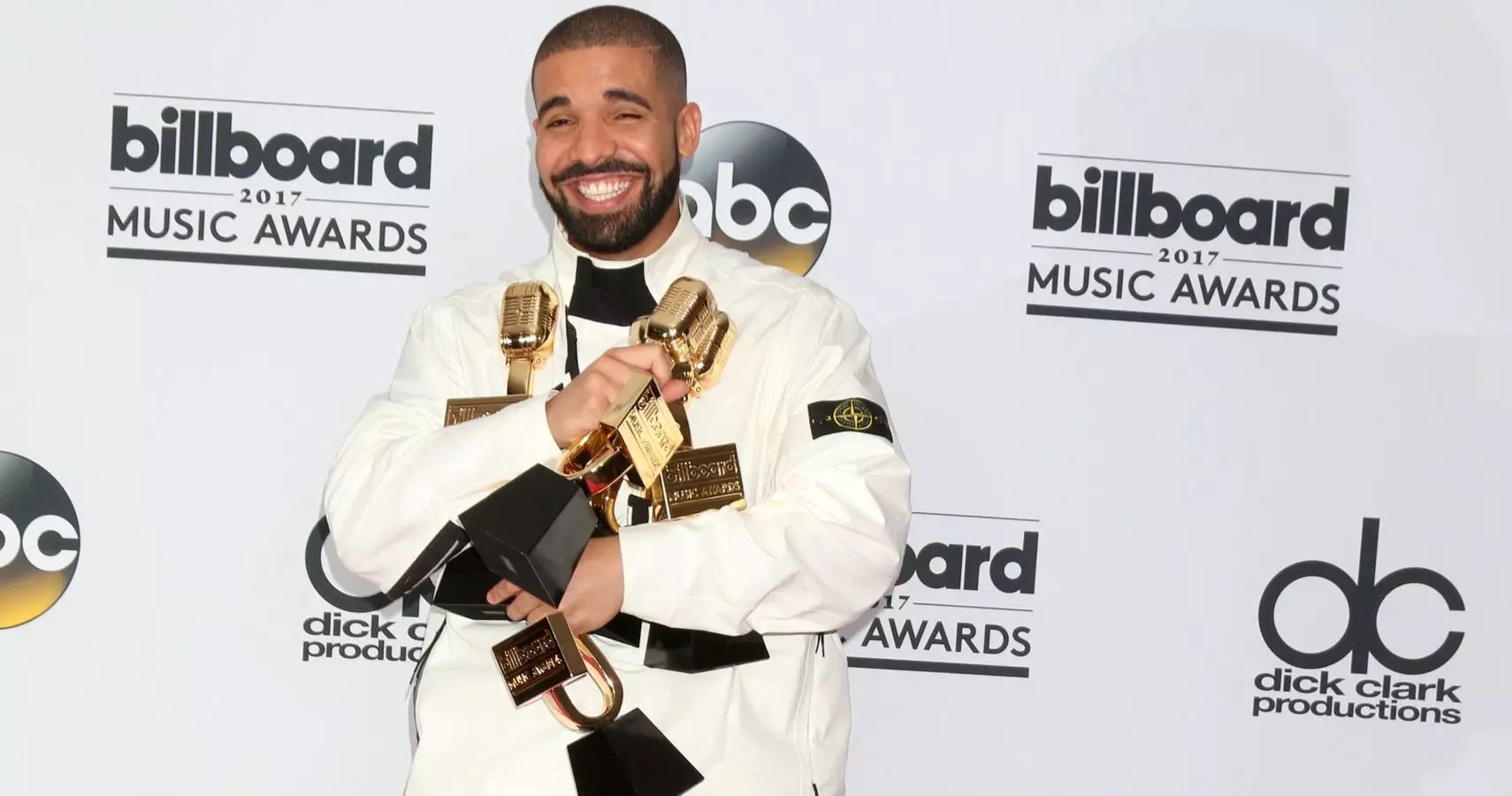 Az álmok palotája: Drake 20 millió dolláros YOLO-birtokának 10 pofátlan tulajdonsága