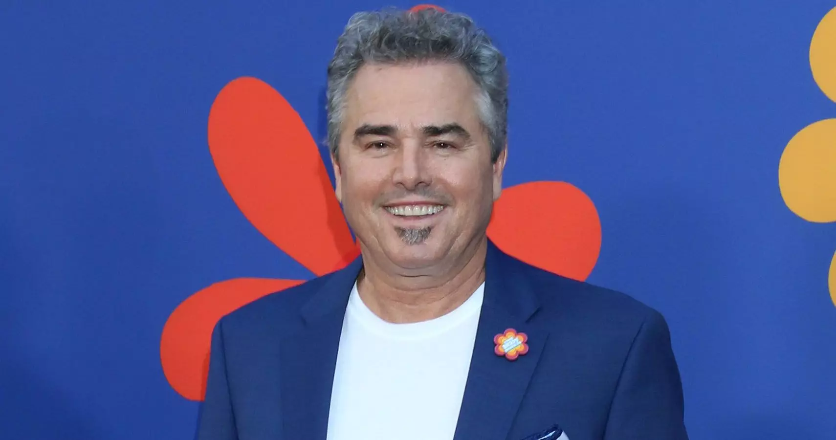 Hapa kuna Hadithi: Jinsi Christopher Knight Alitoka Kundi la Brady Hadi Kubwa la Samani ya Virusi