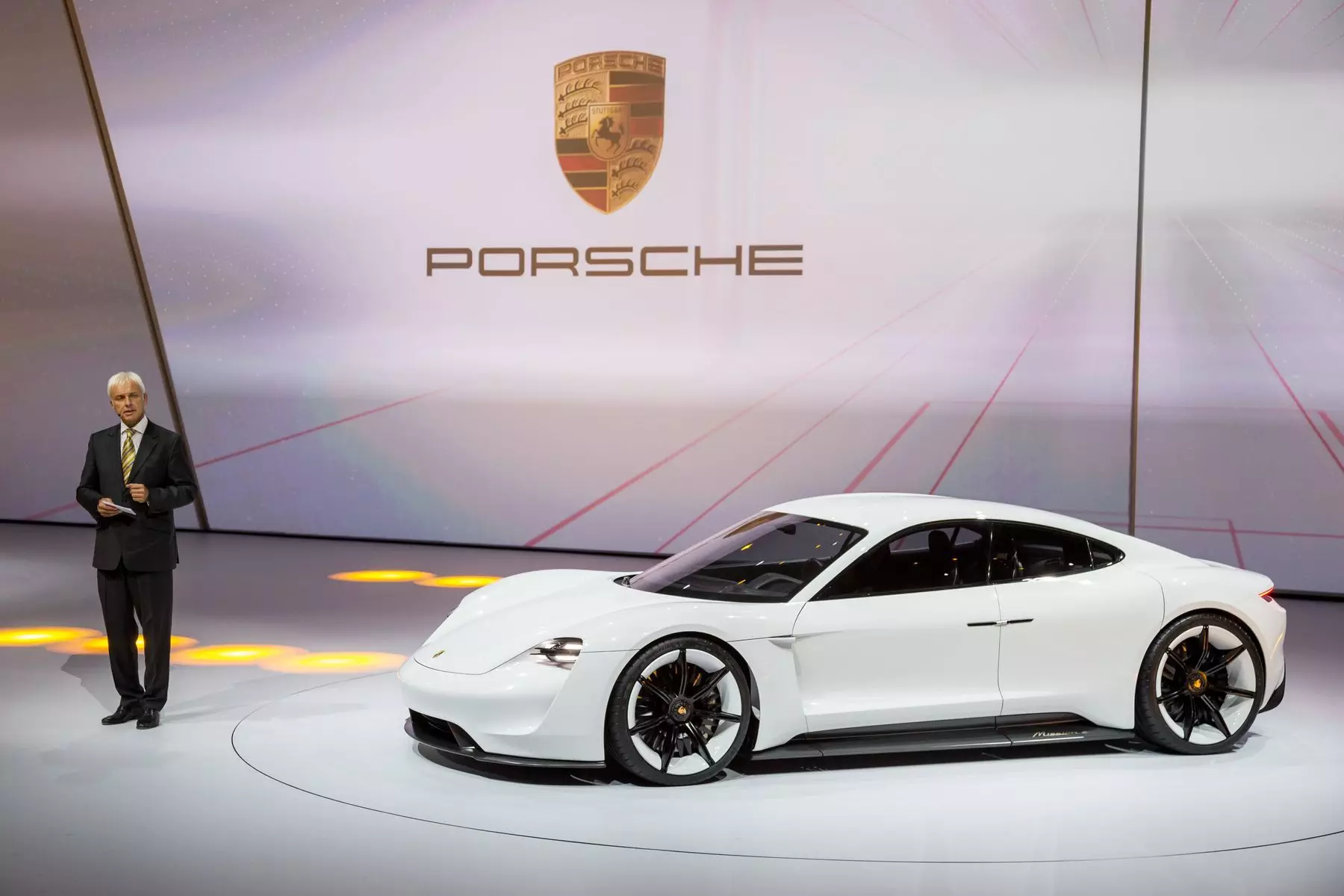 20 cosas sorprendentes sobre el primer automóvil completamente eléctrico de Porsche 3151_17