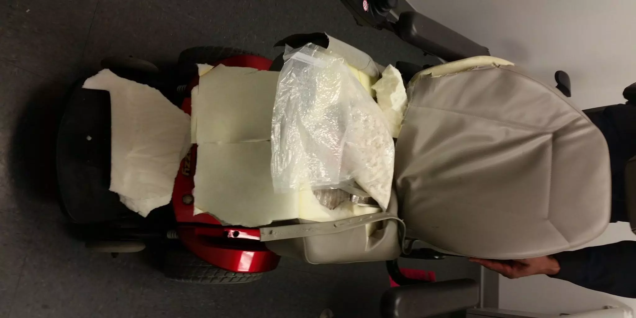 Pasażer JFK przemycił 27 funtów kokainy na wózku inwalidzkim 33826_0
