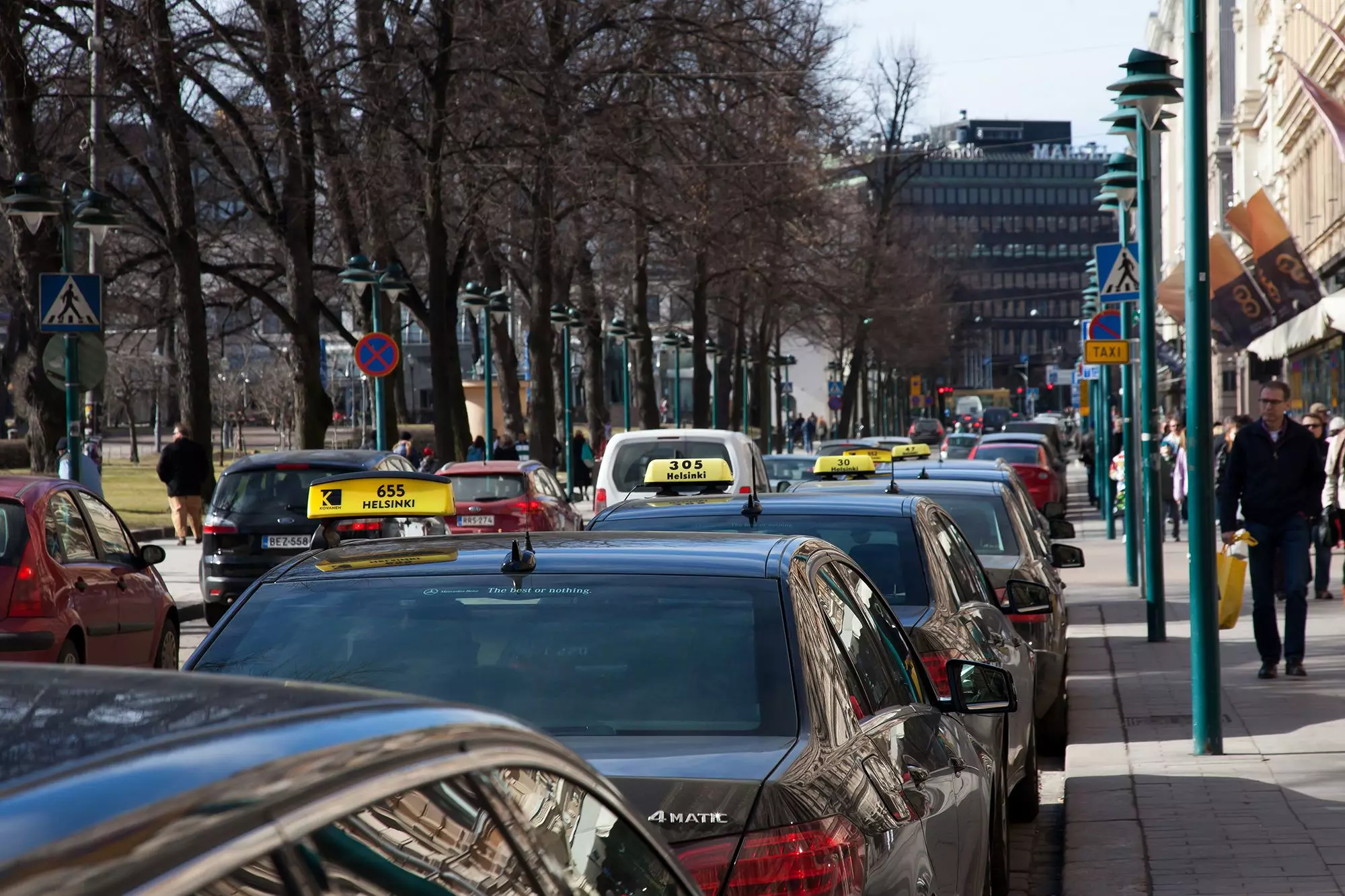 Reëls van die pad: 10 Crazy Driving Laws van regoor die wêreld 34795_8