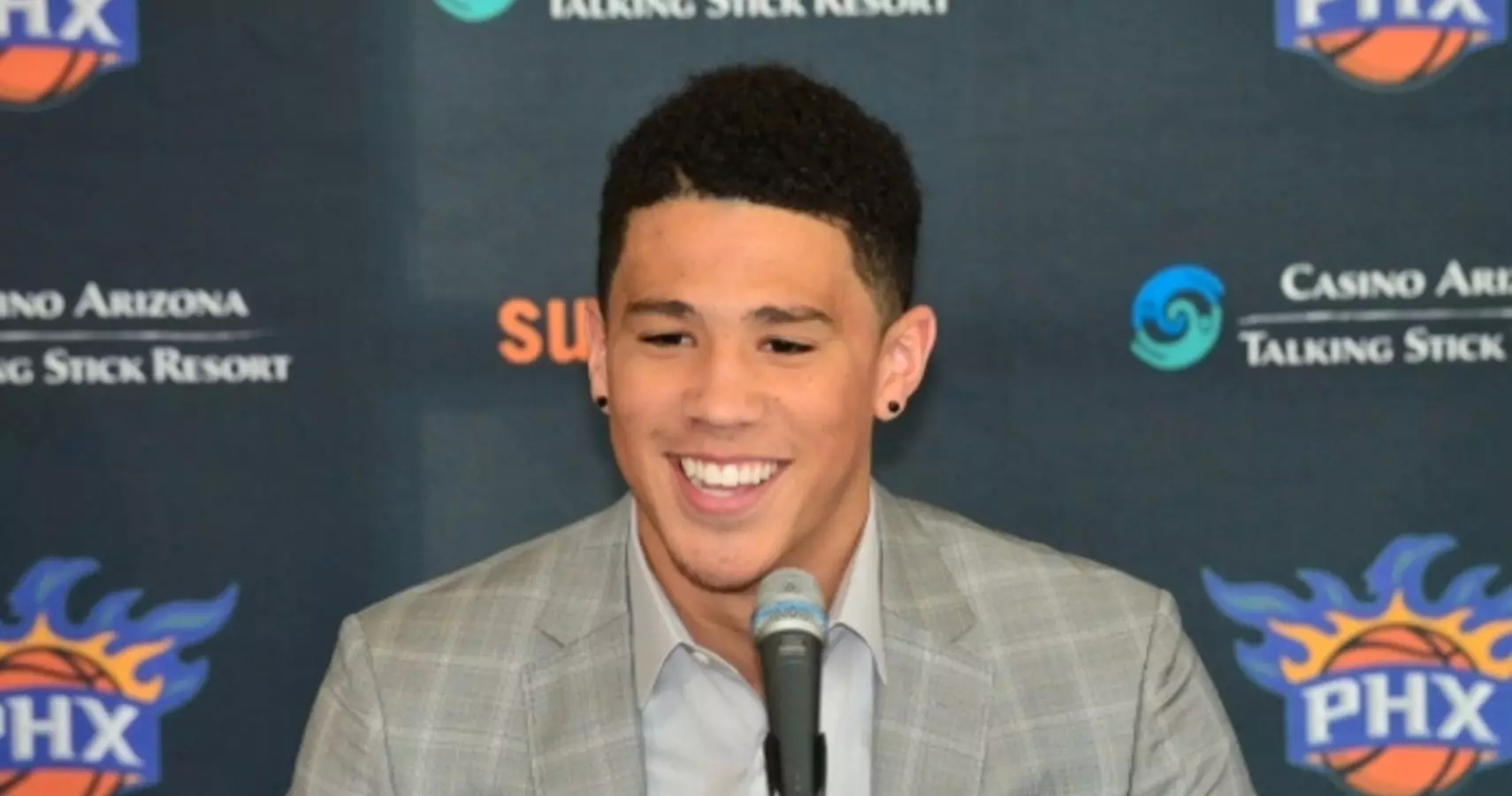 8 sätt NBA-stjärnan Devin Booker spenderar sin förmögenhet på flera miljoner dollar