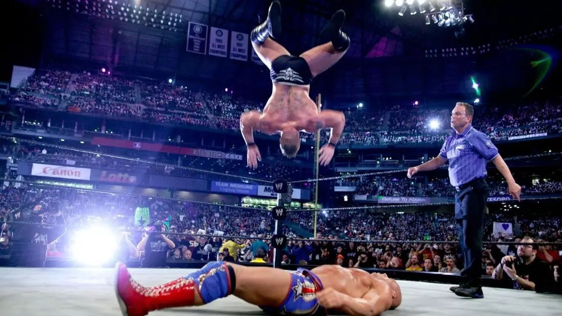 11 רגעים מזעזעים של WWE WrestleMania ששינו את התעשייה 36445_9