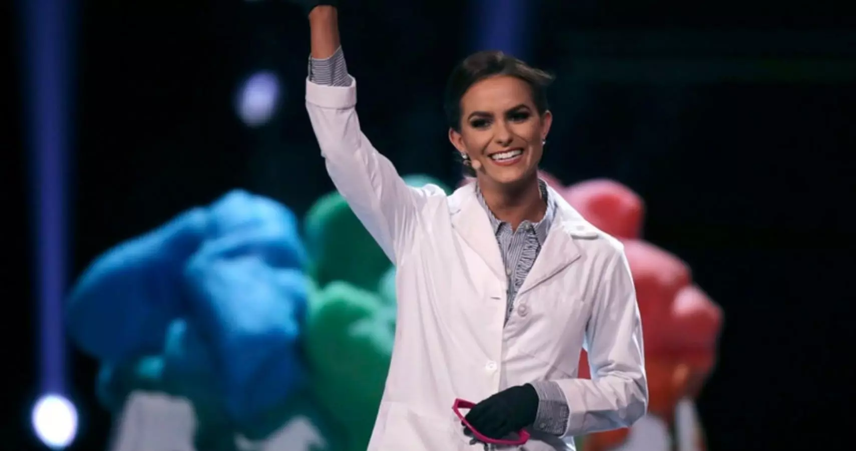 Une biochimiste remporte Miss America 2020, présentant une expérience scientifique comme son talent particulier