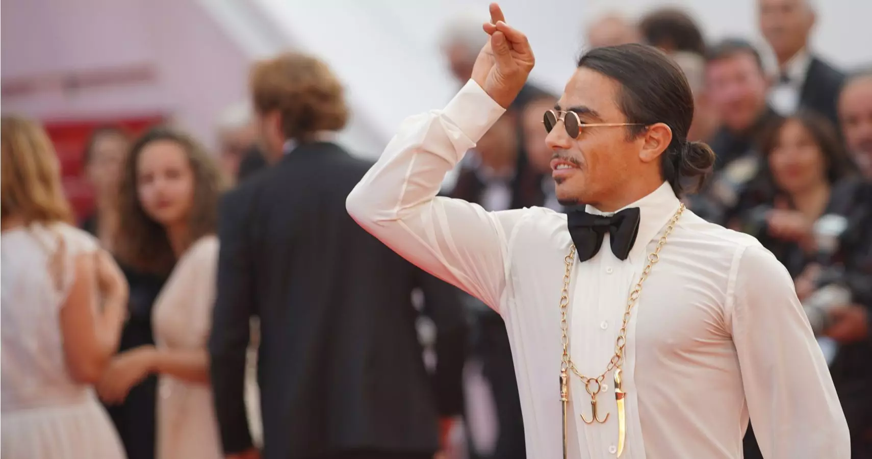 Příběh Salt Bae: Jak se Nusret Gokce stal největším světovým bavičem v oblasti jídla