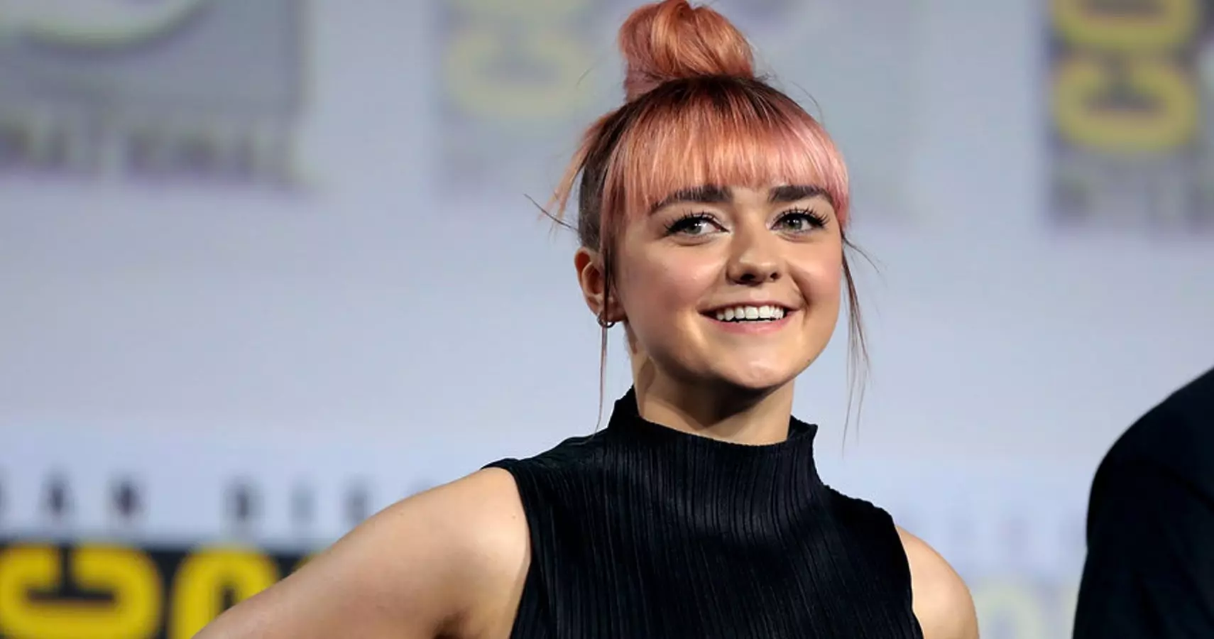 Maisie Williams-ը համագործակցում է H&M-ի հետ, աստղերը VR արշավներում 3939_0