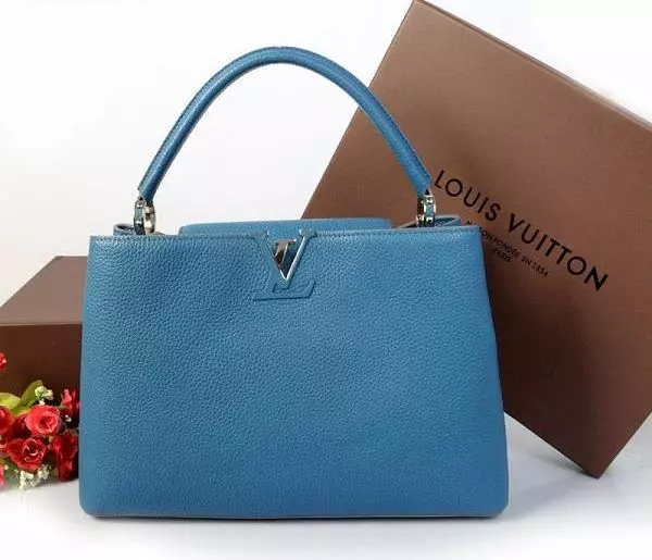 Reakirante Ekskluzivecon kun la Louis Vuitton Capucines Bag de $5 600 39996_8