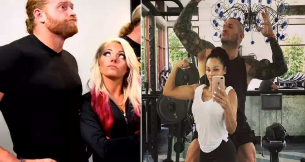 15 כוכבי WWE שיוצאים עם נשים בחצי מגודלן 41160_0