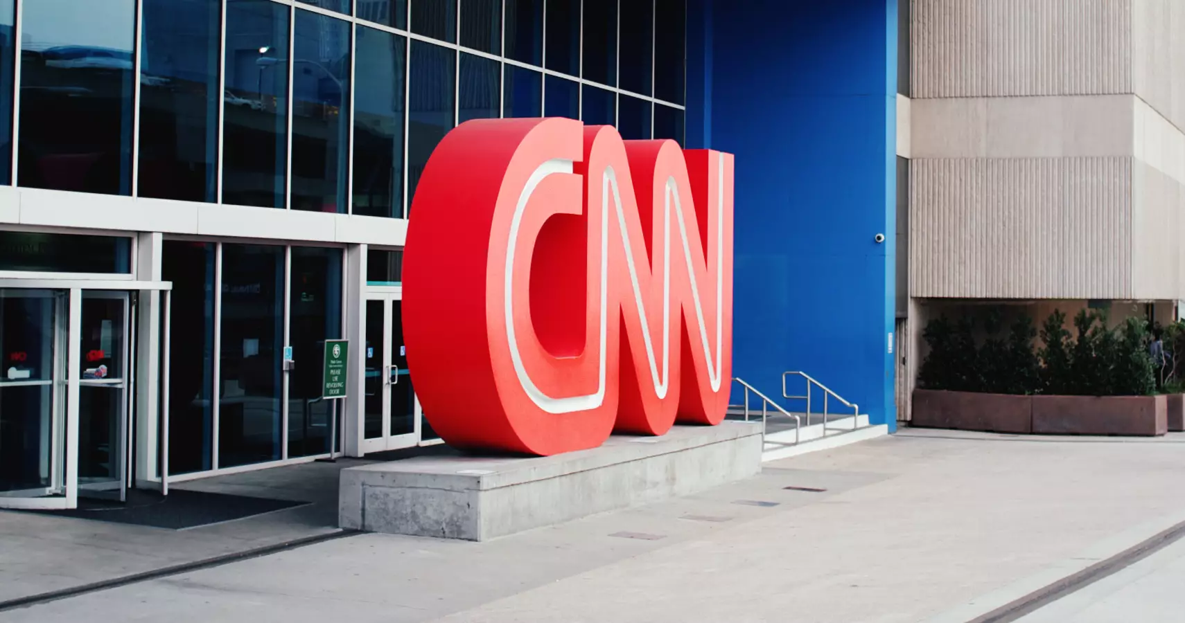 CNN + Để đóng cửa trong vụ sai lầm lớn 300 triệu đô la