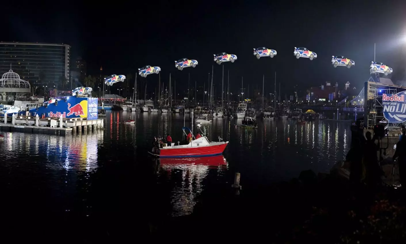 15 διαφημιστικά ακροβατικά της Red Bull που θα σας συνεπάρουν 4372_16