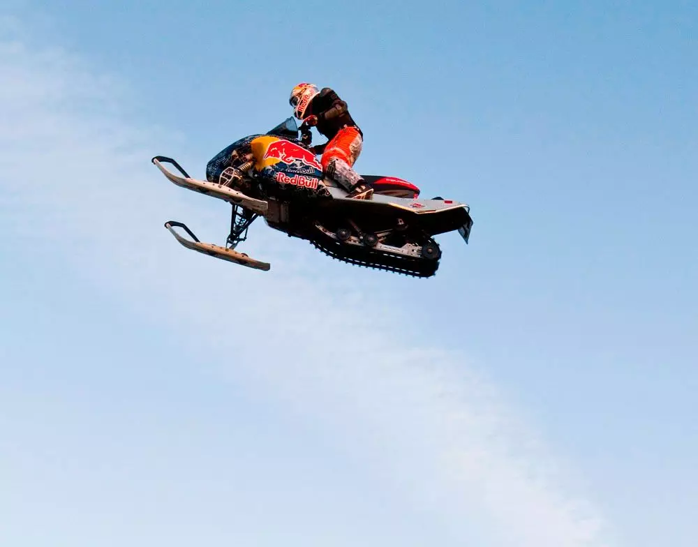 15 Red Bull Phatlalatso Stunts E Tla Phatlala Kelello ea Hao 4372_5