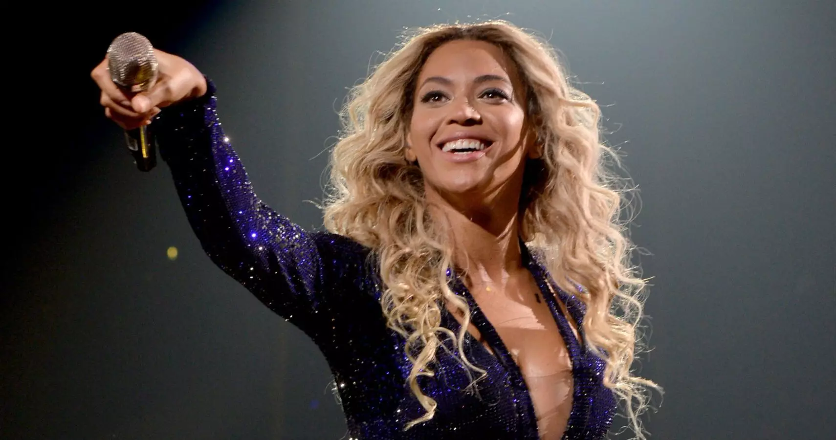 Beyoncé hita teo amin'ny lasibatra raha mihodinkodina ombelahin-tongony 49182_0