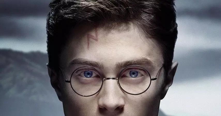 15 Sekrè Harry Potter ki eklere nan men otè a tèt li 53188_0