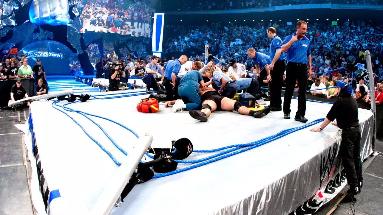 Soňky onýyllygyň iň geň galdyryjy WWE pursatlary 53296_0