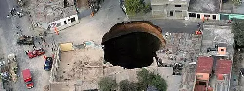 Sinkholes 10 za Juu Zaidi za Kushangaza Duniani 53382_0