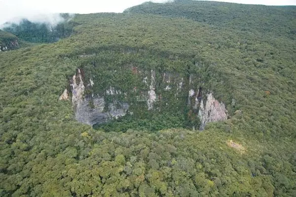 Sinkholes 10 za Juu Zaidi za Kushangaza Duniani 53382_9